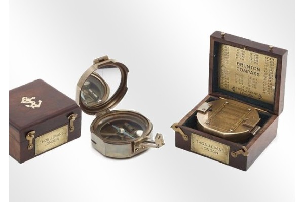 Reproduction of a old brass compass | Decor Marine | Home decoration