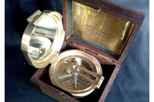 Reproduction of a old brass compass | Decor Marine | Home decoration