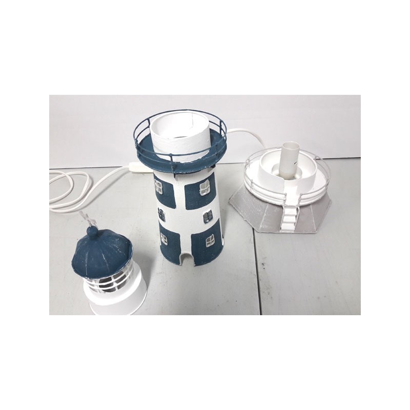 Faro con luz decorativo de la costa del Báltico