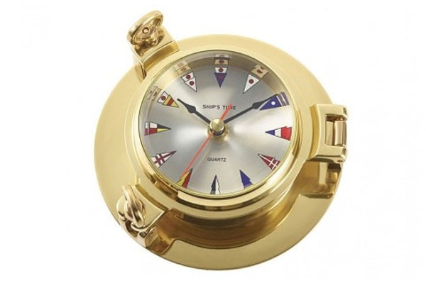 Clock porthole with flags