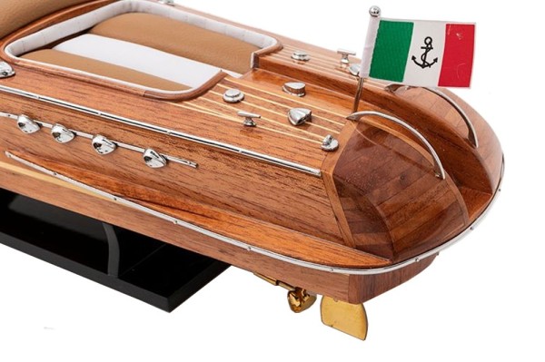 Modello di una barca italiana in legno